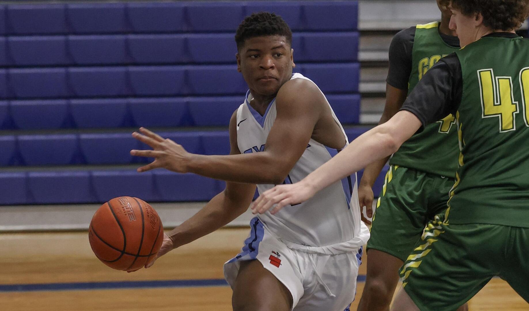Boys Basketball - Loyola Prep Athletics